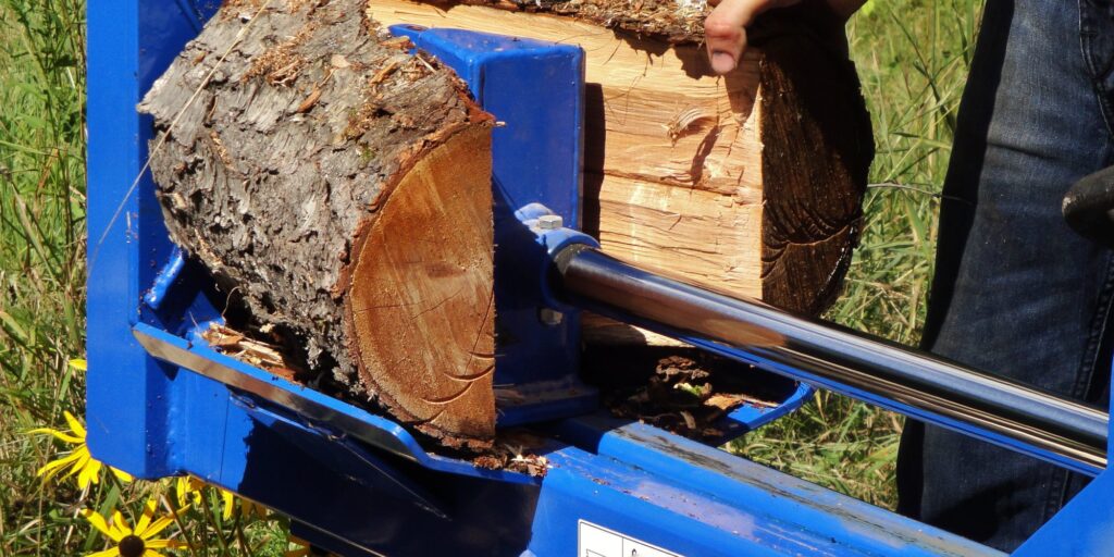 How To Safely Use A Log Splitter With A Petrol Engine - 2024 Beginners ...