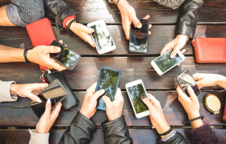 5 Best Cheap Smartphones for College Students in 2024 - Lux Render