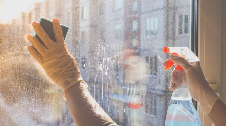 How to Wash Windows Properly and Without Streaks: Expert Tips - Lux Render